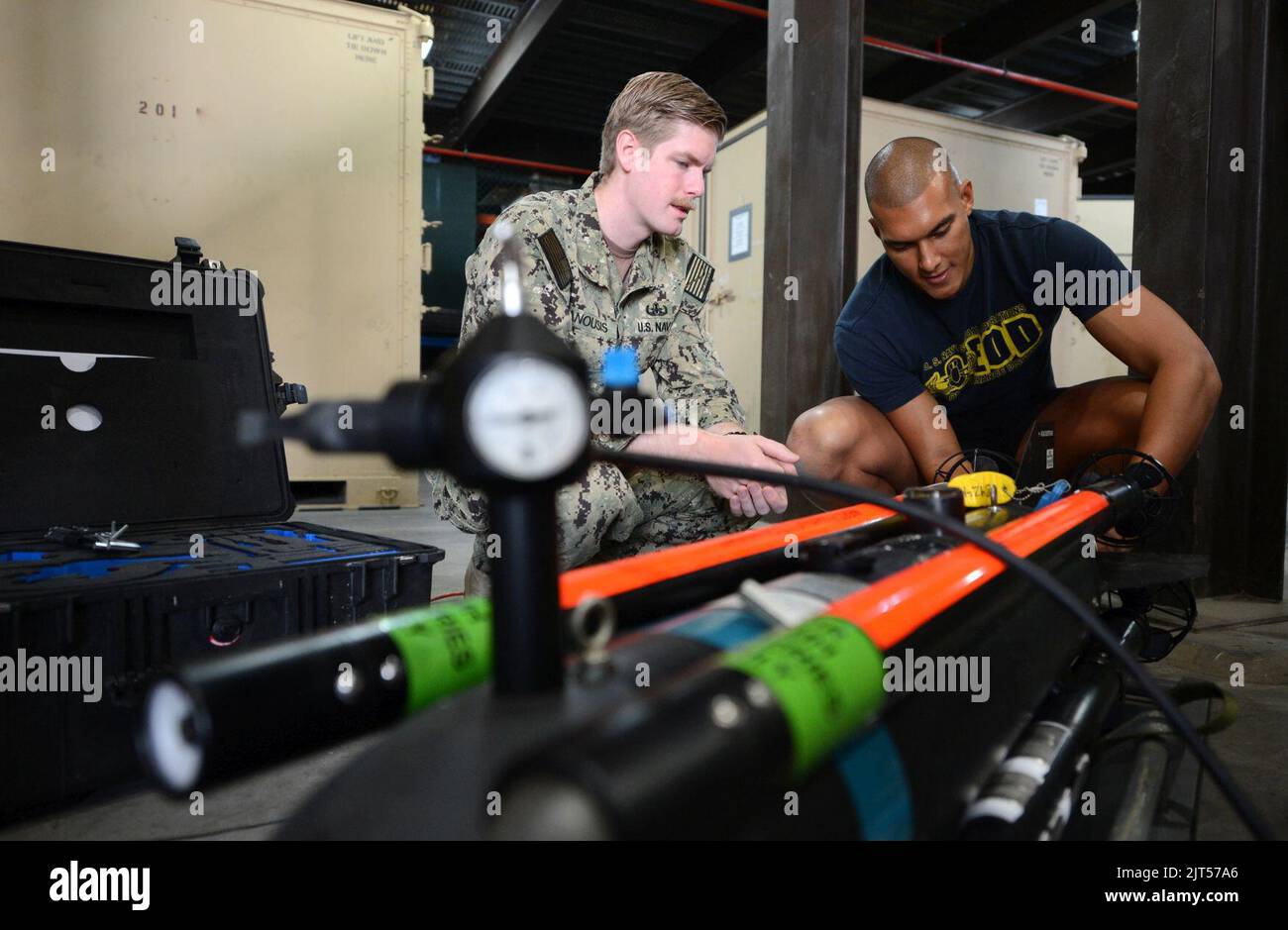 U.S. Navy Explosive Ordnance Disposal (EOD) Technician 2nd Class left ...