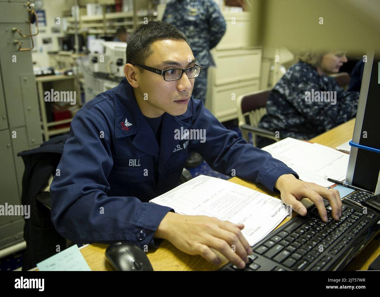 U.S. Navy Logistics Specialist 1st Class assigned to the amphibious ...