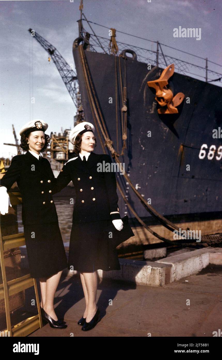 U.S. Navy nurses at the Mare Island Naval Shipyard, California (USA ...