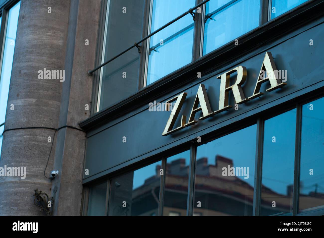 Zara store front hi-res stock photography and images - Alamy
