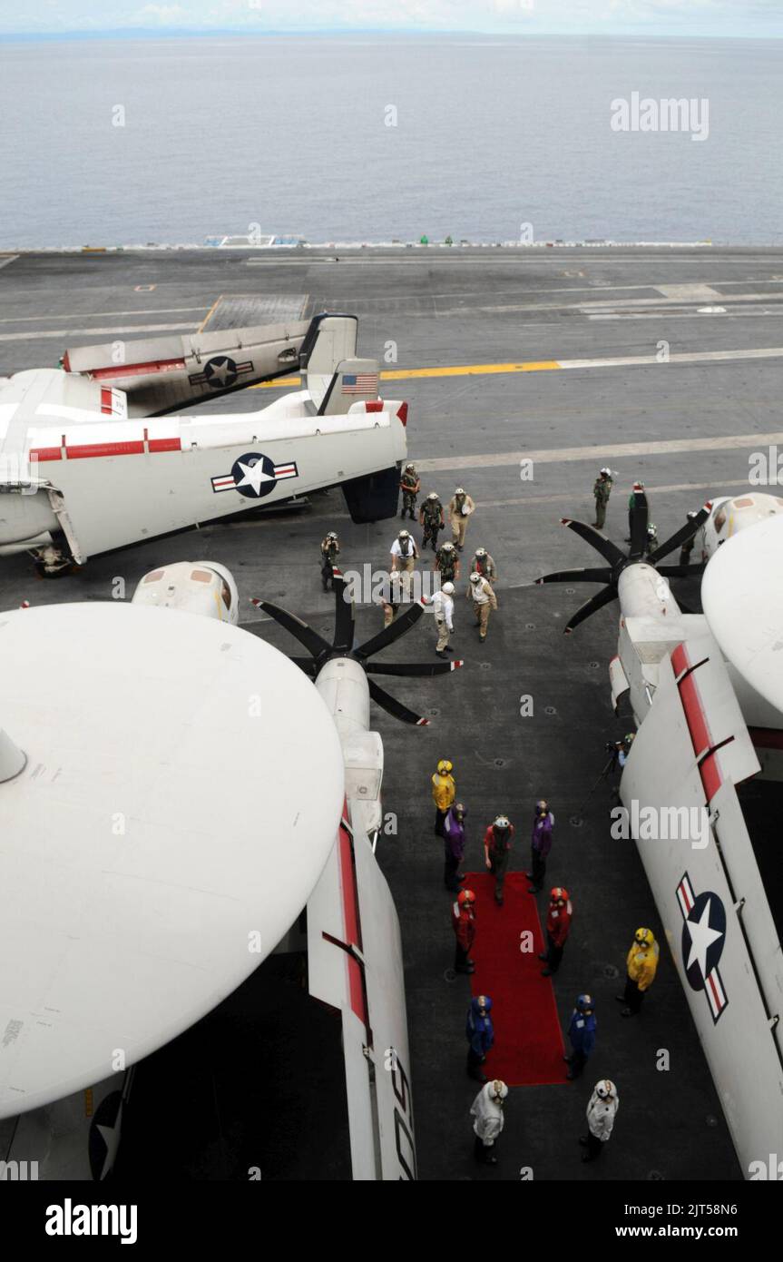 U.S. Navy relief efforts for Typhoon Fengshen Stock Photo - Alamy