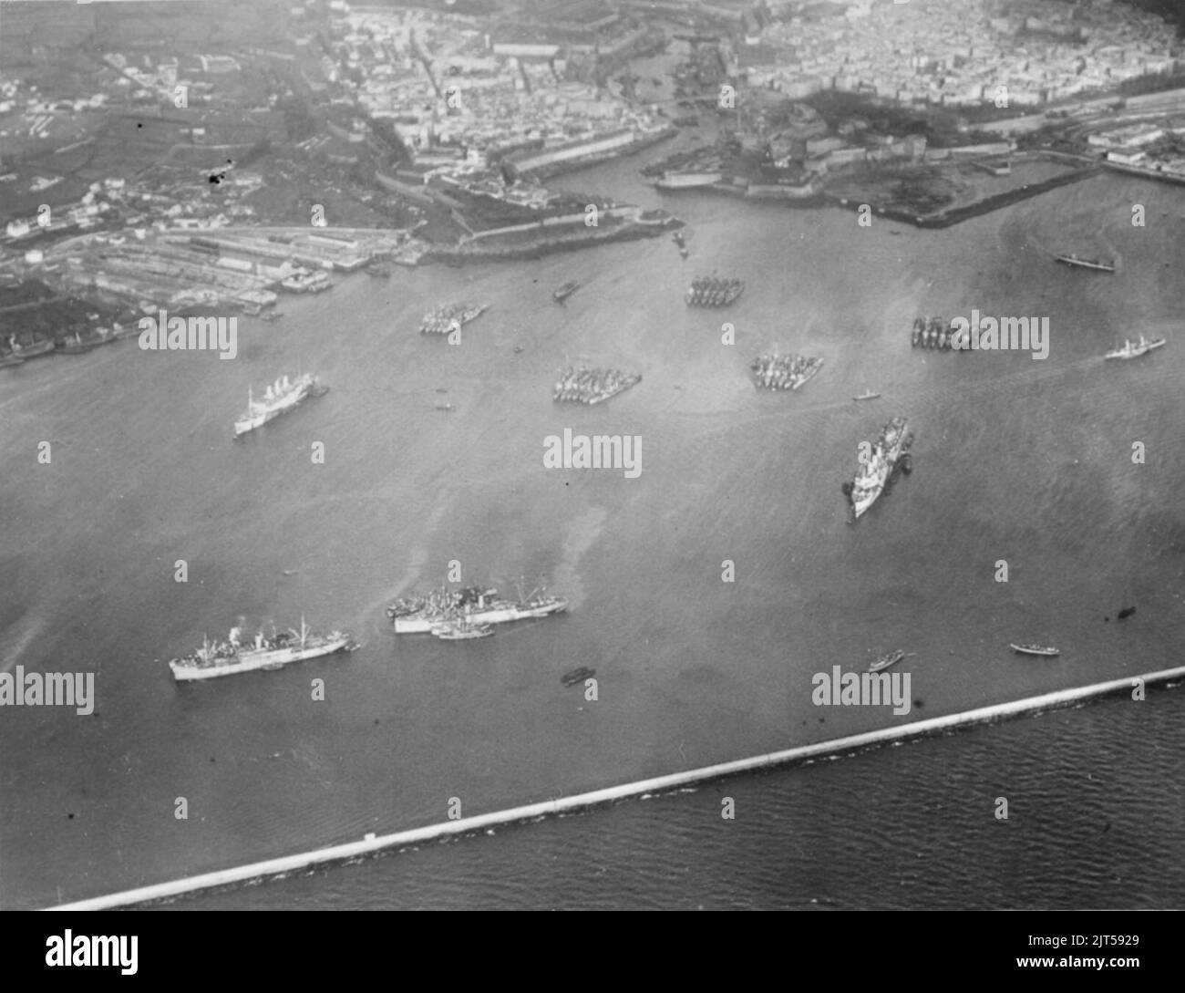 U.S. Navy ships in the harbour of Brest, France, circa in late 1918 ...