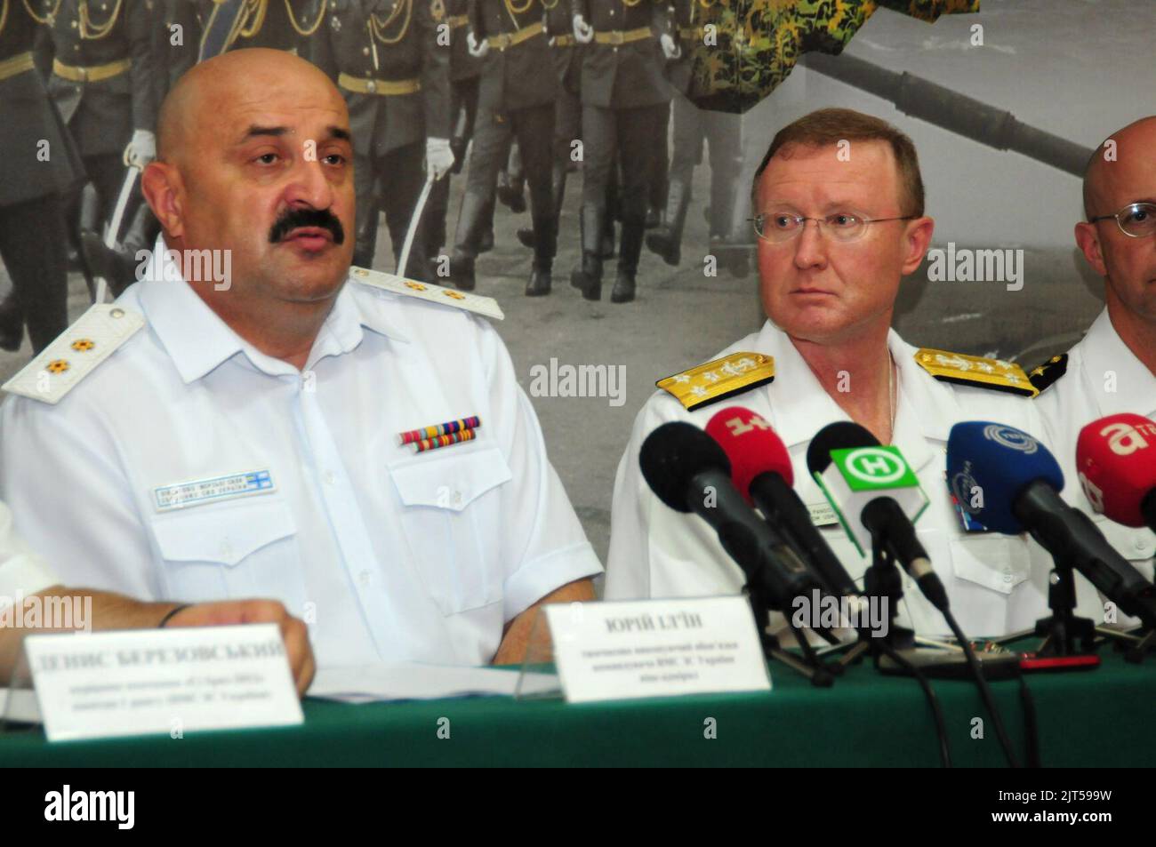 U.S. Navy Vice Adm. Frank Pandolfe and Ukrainian navy Vice Adm. Yuriy ...