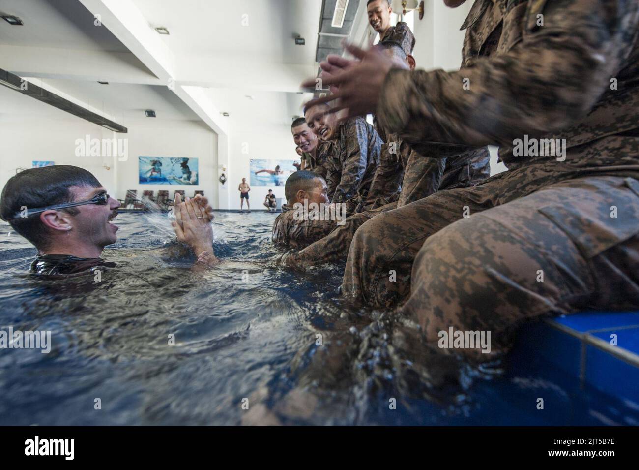 U.S. Reconnaissance Marines, Mongolian soldiers train on basic water ...