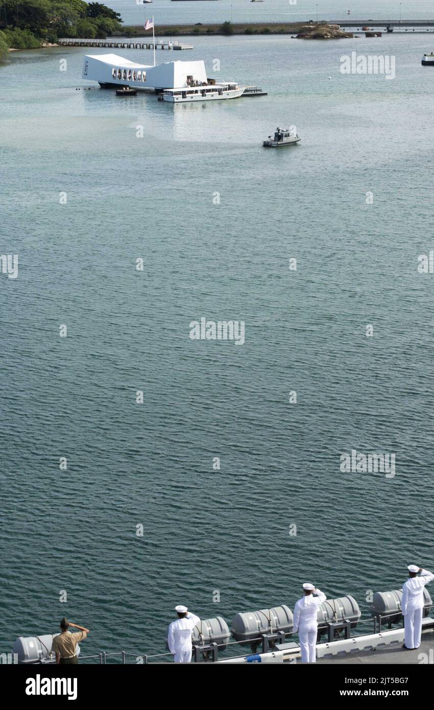 U.S. Sailors and Marines aboard the amphibious assault ship USS Peleliu ...