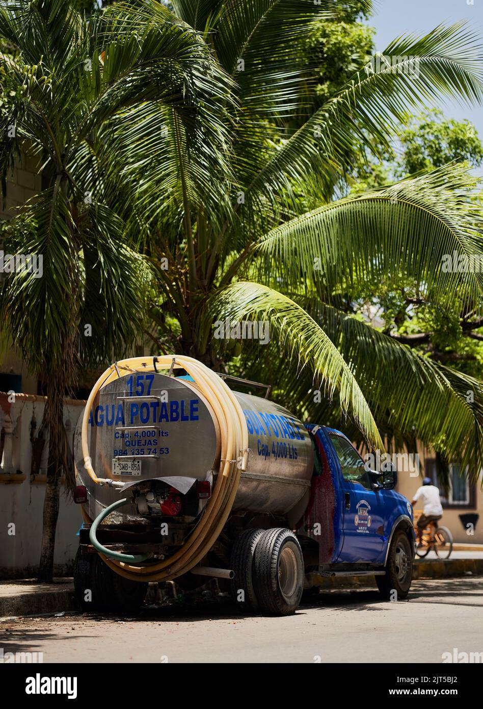 Car transporter truck hi-res stock photography and images - Alamy