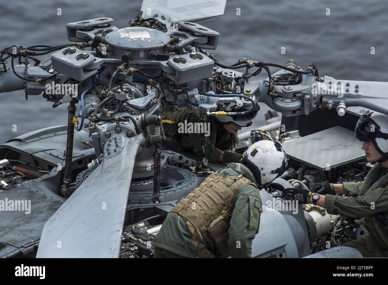 U.S. Sailors assigned to Helicopter Sea Combat Squadron (HSC) 21 and ...
