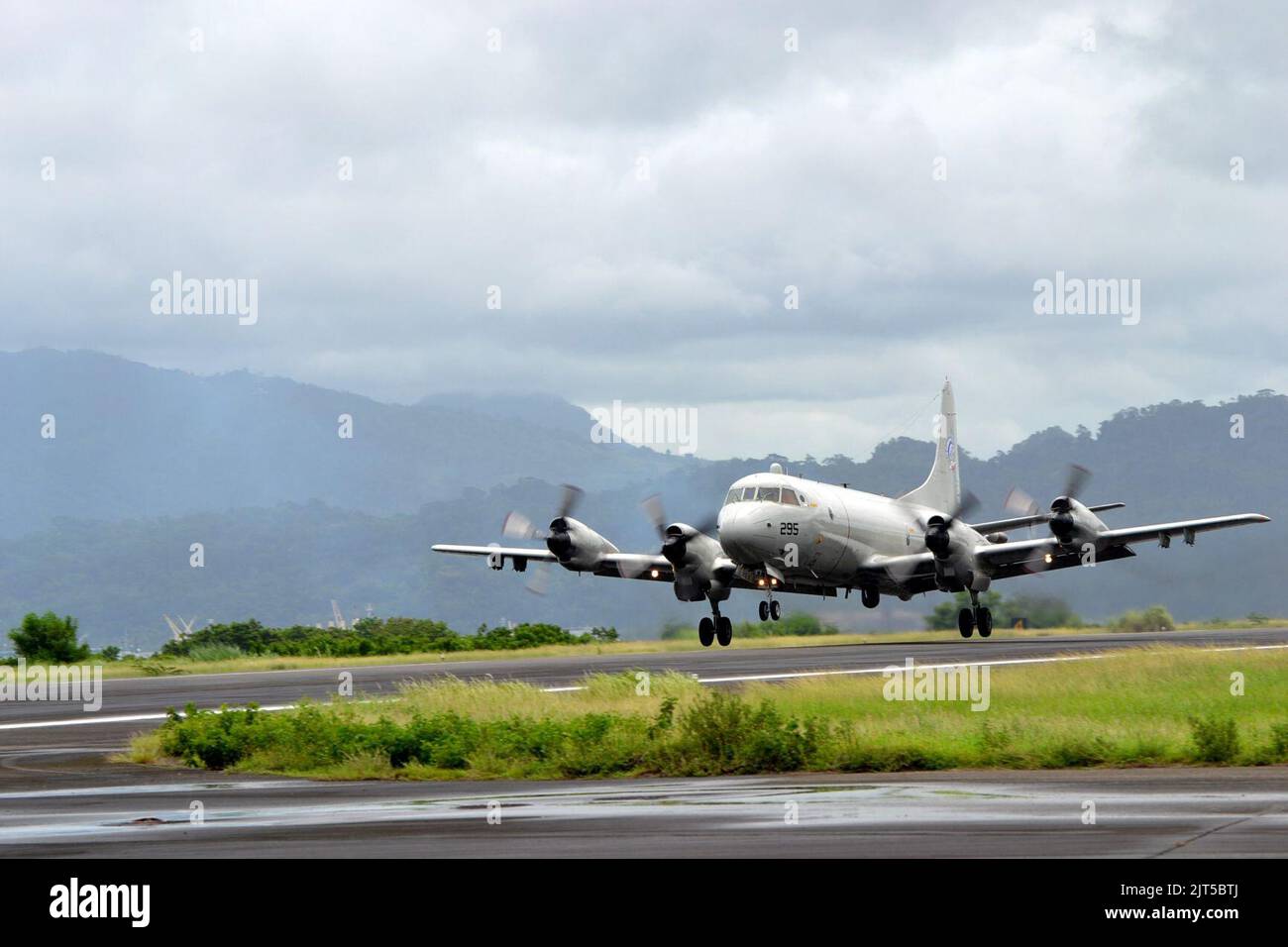 U.S. Sailors assigned to Patrol Squadron (VP) 40 take off to ...