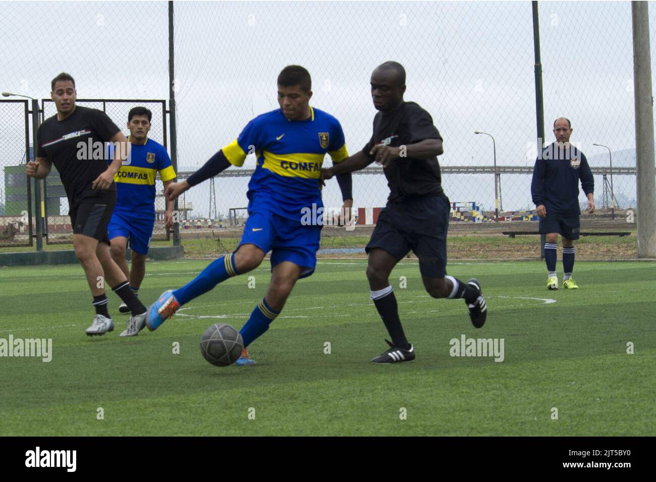 U.S. Sailors assigned to the amphibious assault ship USS America (LHA 6 ...