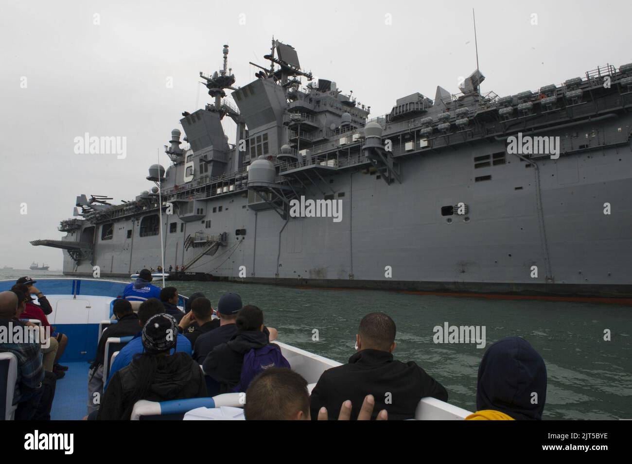 U.S. Sailors assigned to the amphibious assault ship USS America (LHA 6 ...
