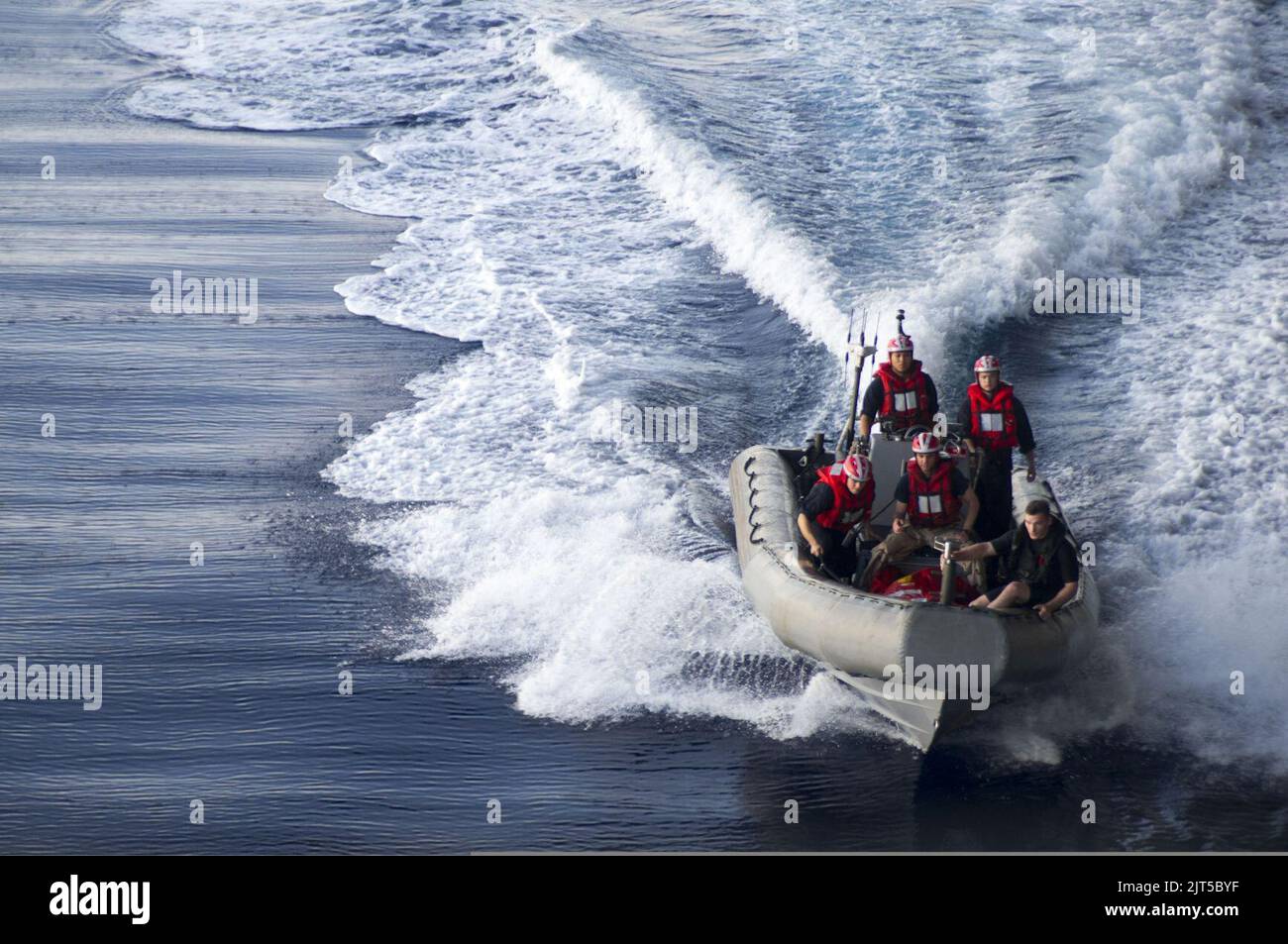 U.S. Sailors assigned to the aircraft carrier USS George Washington ...