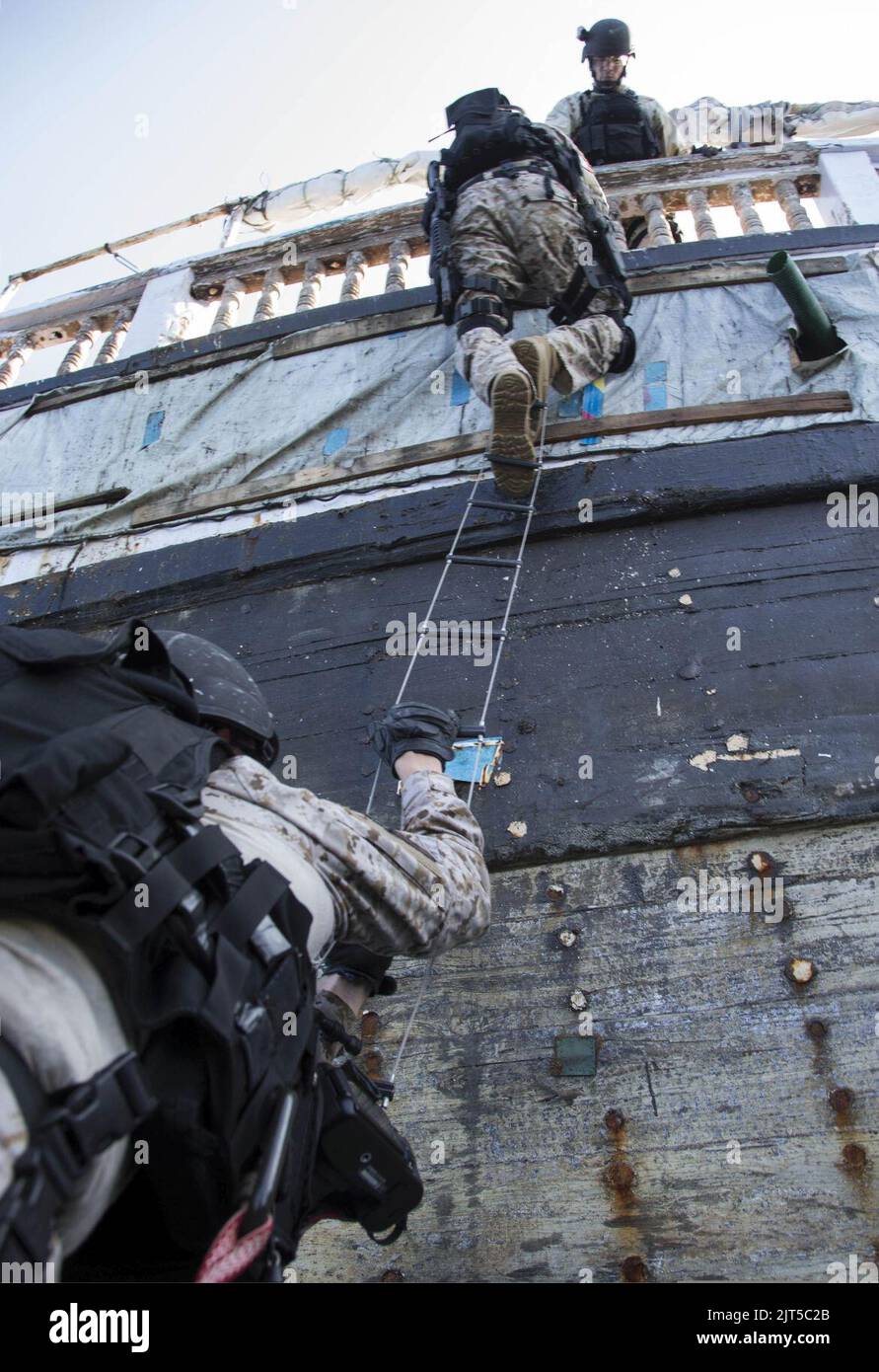 U.S. Sailors assigned to the guided missile destroyer USS Mason (DDG 87 ...