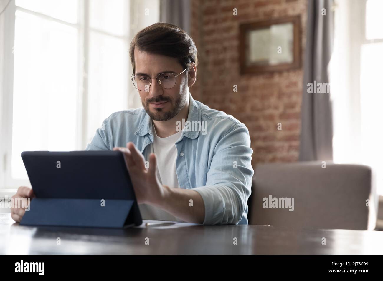 Employee man male one person hi-res stock photography and images - Alamy