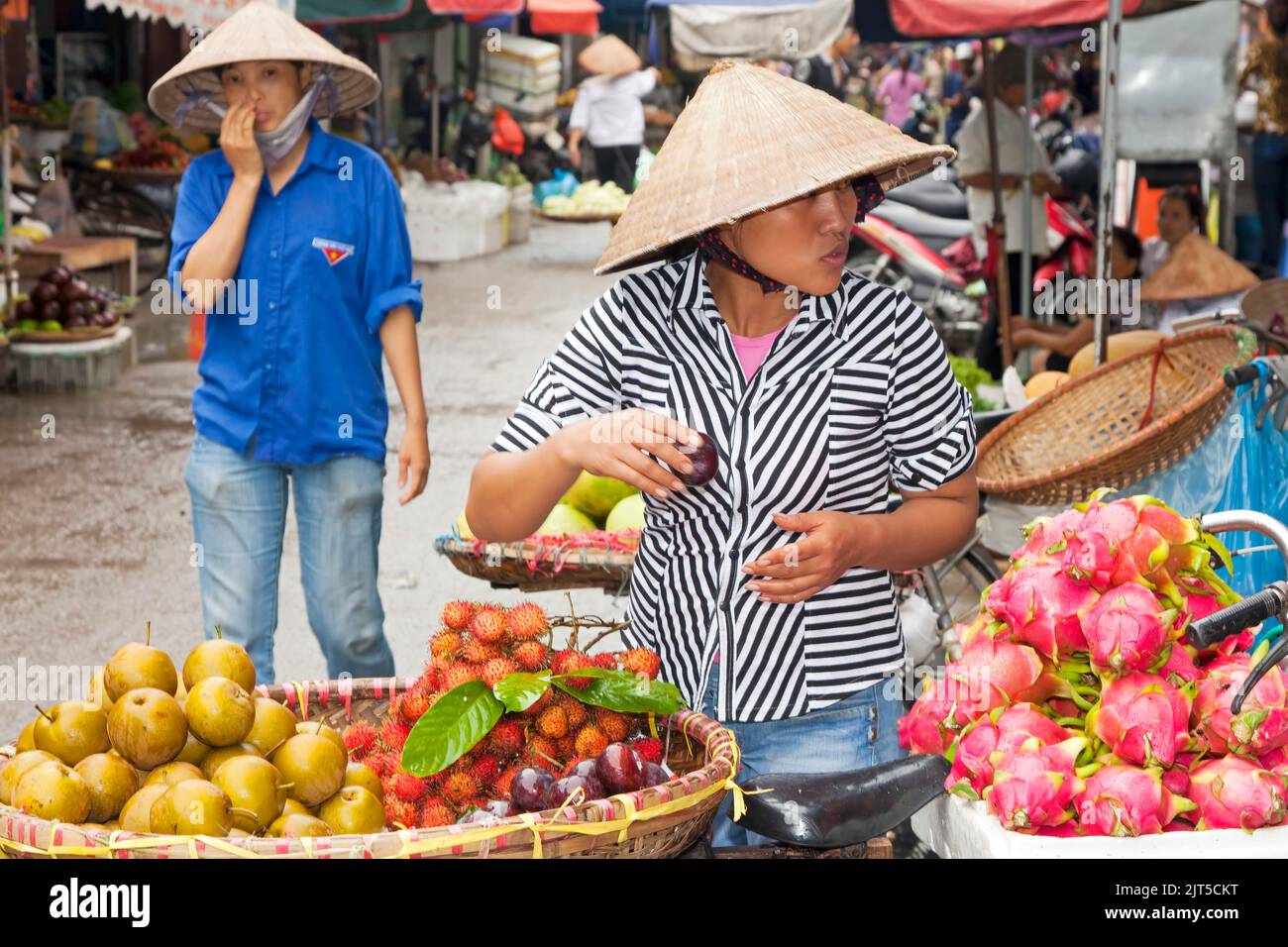 Asian female street vendors hi-res stock photography and images - Alamy