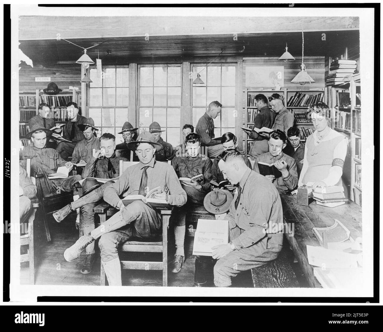 U.S. soldiers reading books in YMCA library, Vancouver barracks Stock ...