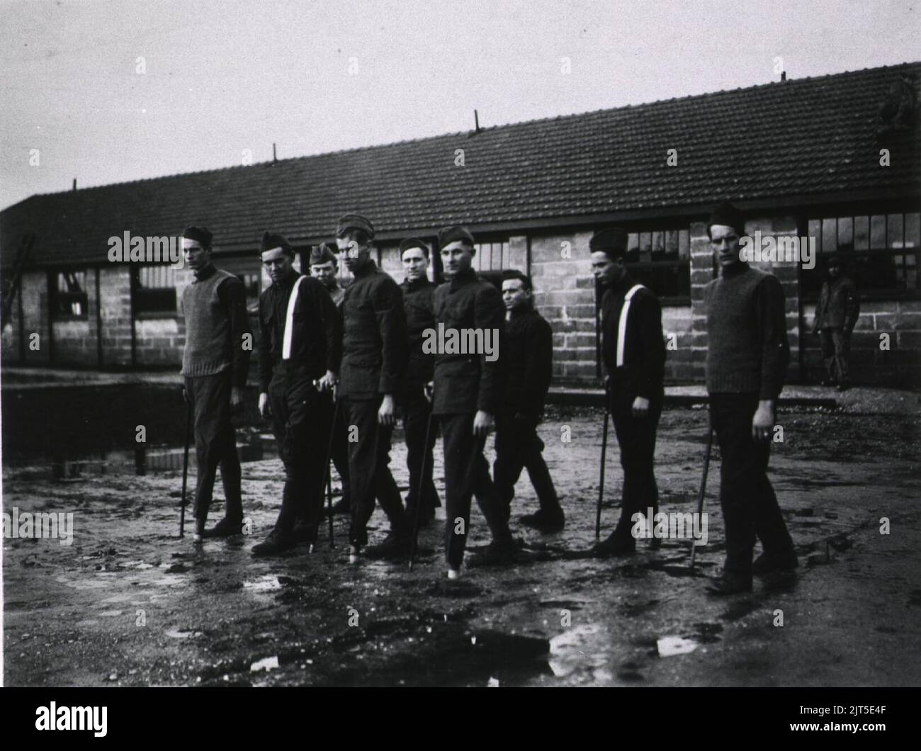 U.S. soldiers walking on peg legs with canes Stock Photo - Alamy