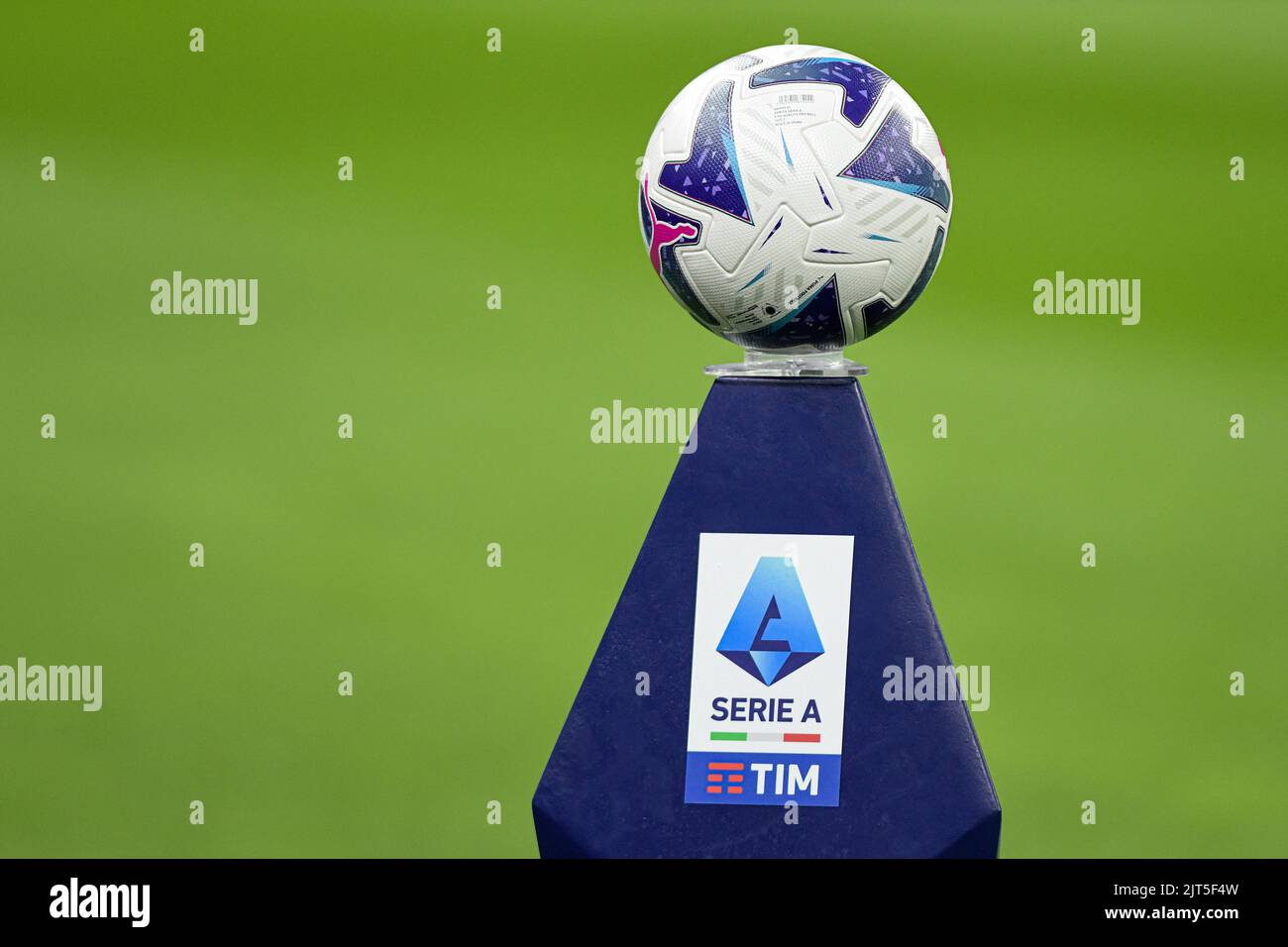 Ball puma hi-res stock photography and images - Alamy