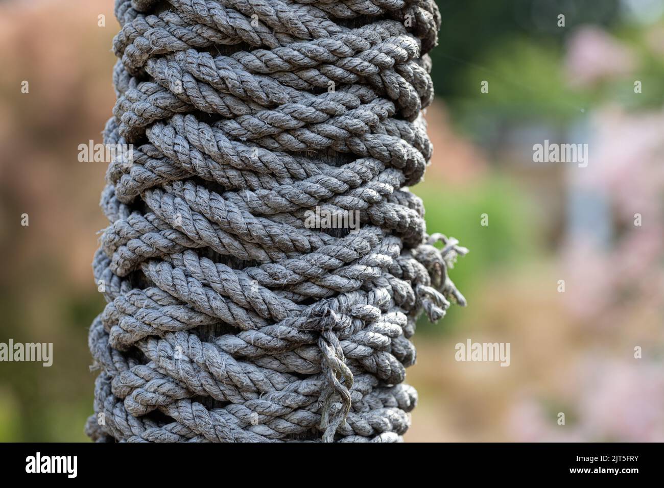 Rope around a pole hi-res stock photography and images - Alamy