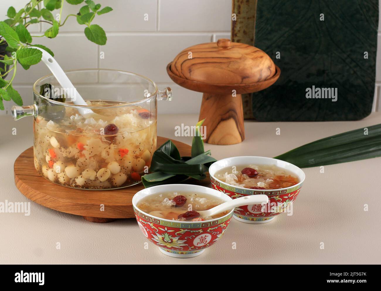 Longan bird hi-res stock photography and images - Alamy