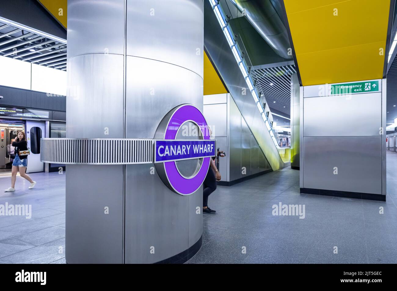 Canary Wharf - Elizabeth Line Station Stock Photo - Alamy