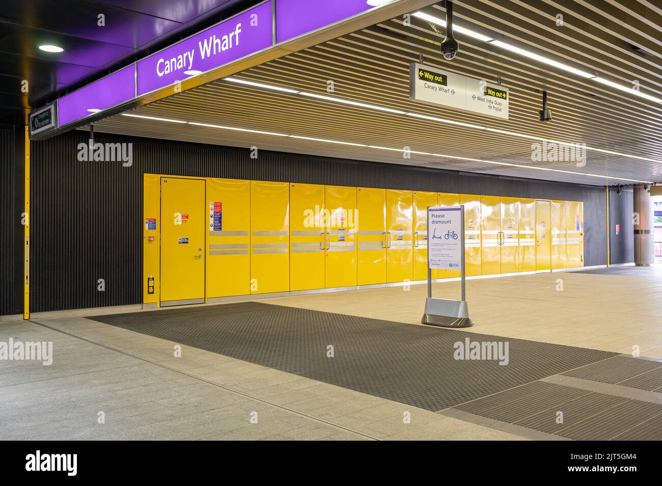 Canary Wharf - Elizabeth Line Station Stock Photo - Alamy