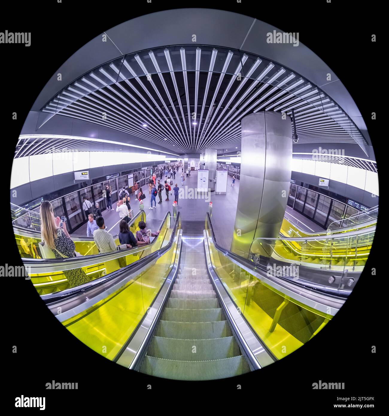 Canary Wharf - Elizabeth Line Station Stock Photo - Alamy