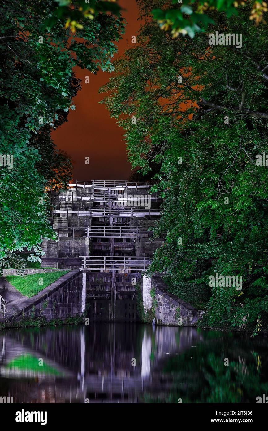 Illuminated lock gates hi-res stock photography and images - Alamy