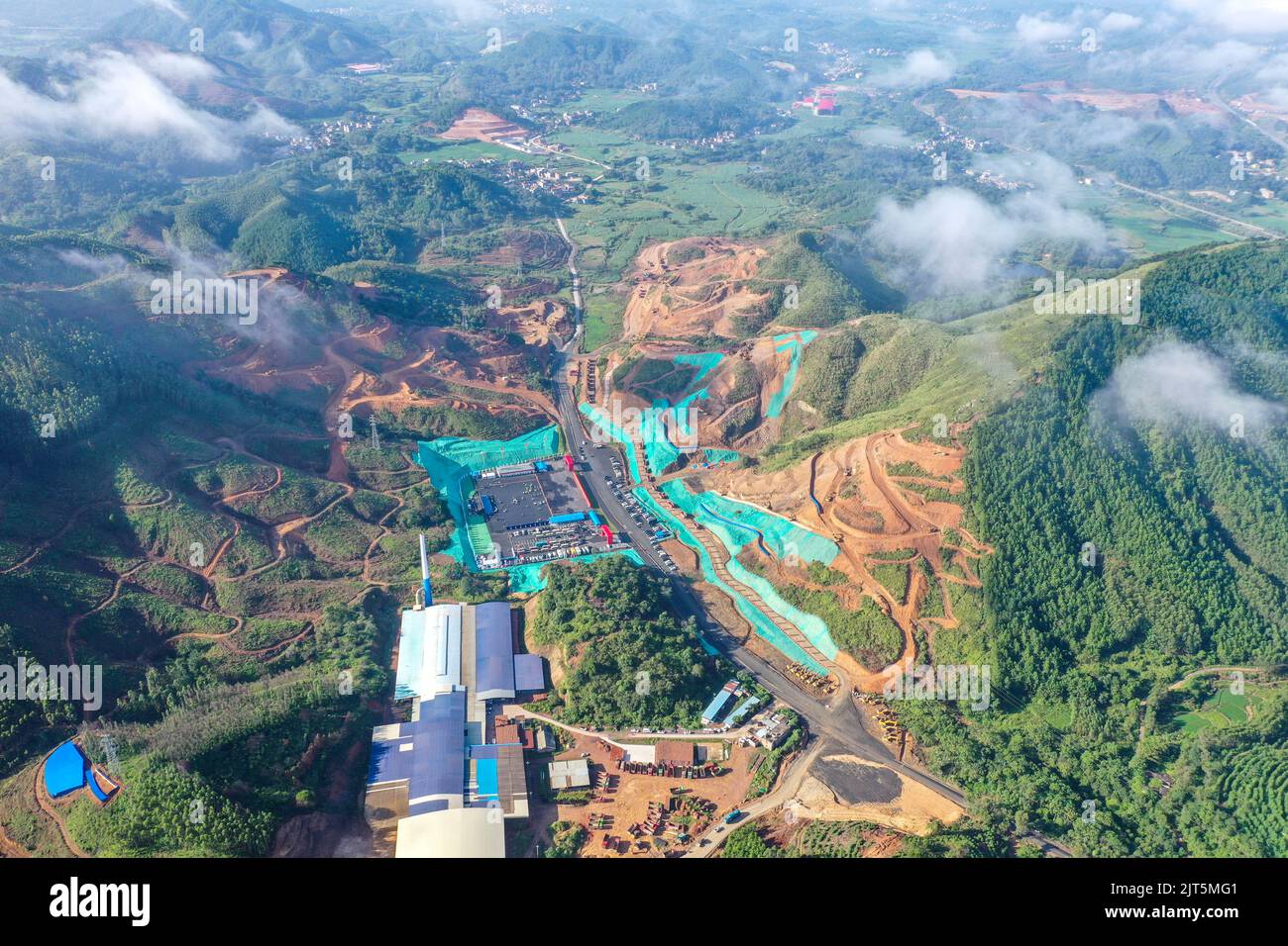 (220828) -- LINGSHAN, Aug. 28, 2022 (Xinhua) -- Aerial photo taken on ...