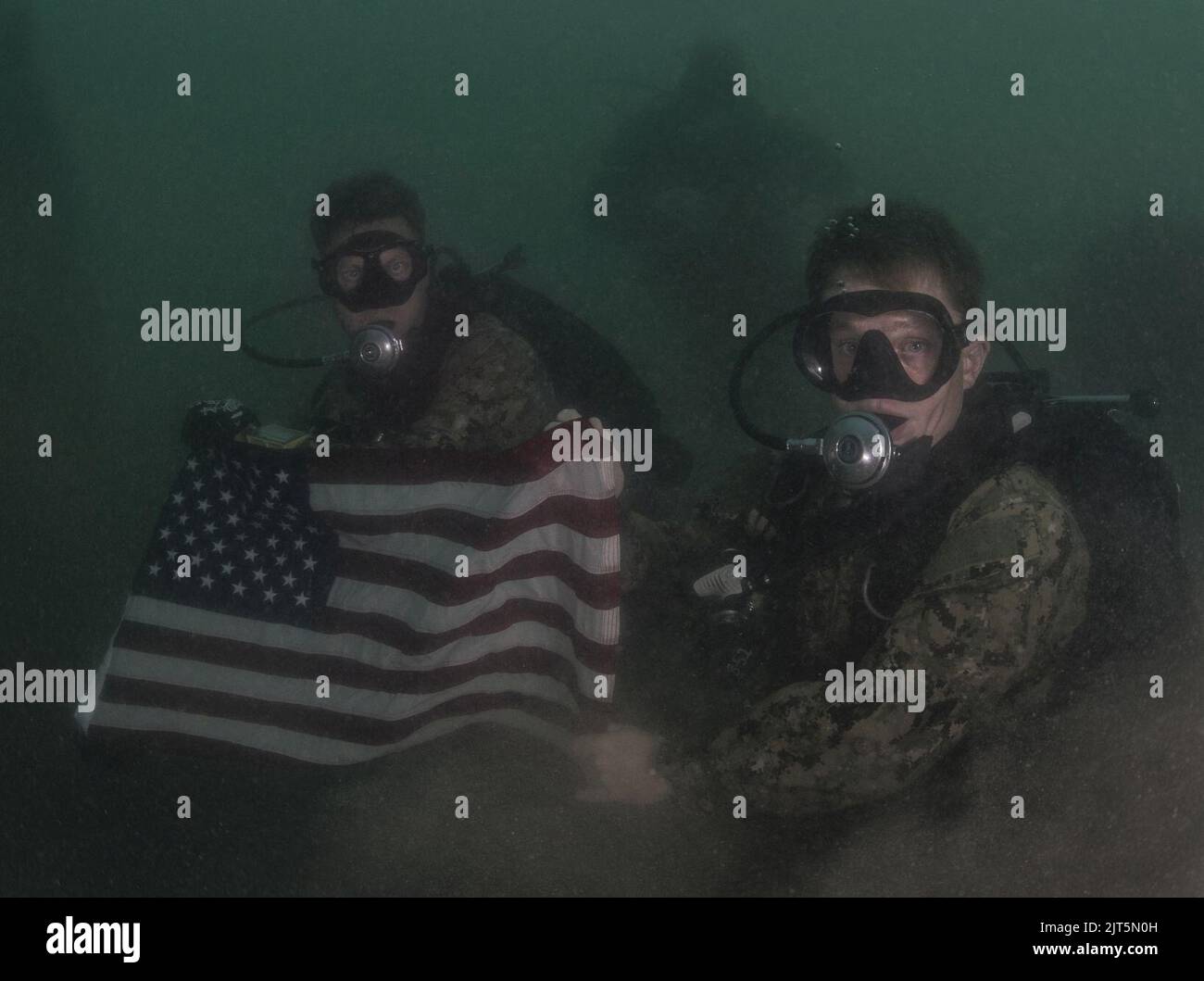 UCT 2 Dives the USS Arizona (Image 1 of 16) 160520 Stock Photo - Alamy