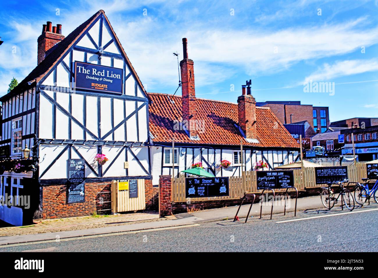 The Red Lion, Merchantgate, York, England Stock Photo - Alamy