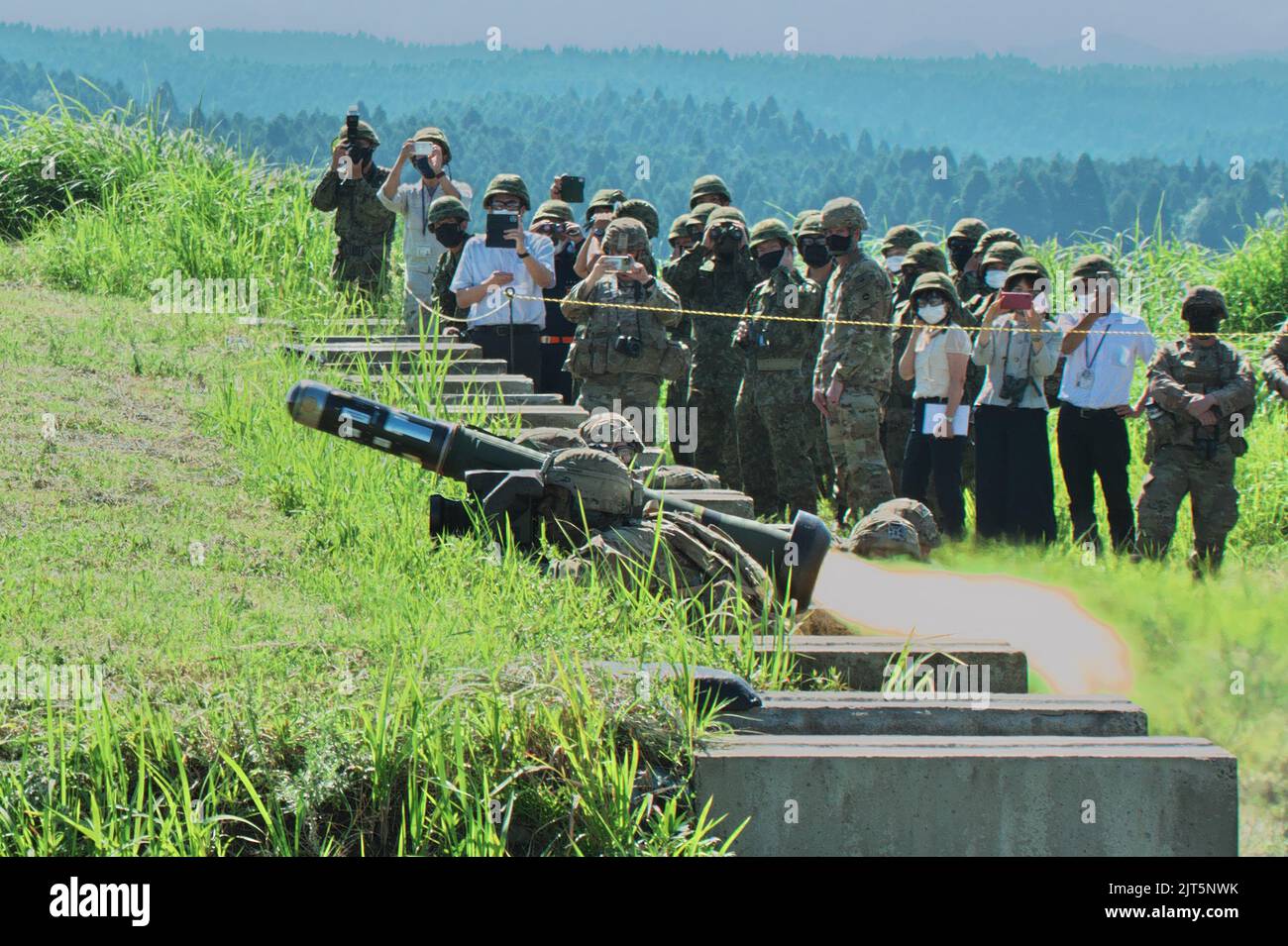 Yamato, Japan. 28th Aug, 2022. U.S. Army soldiers fires a FGM-148 ...