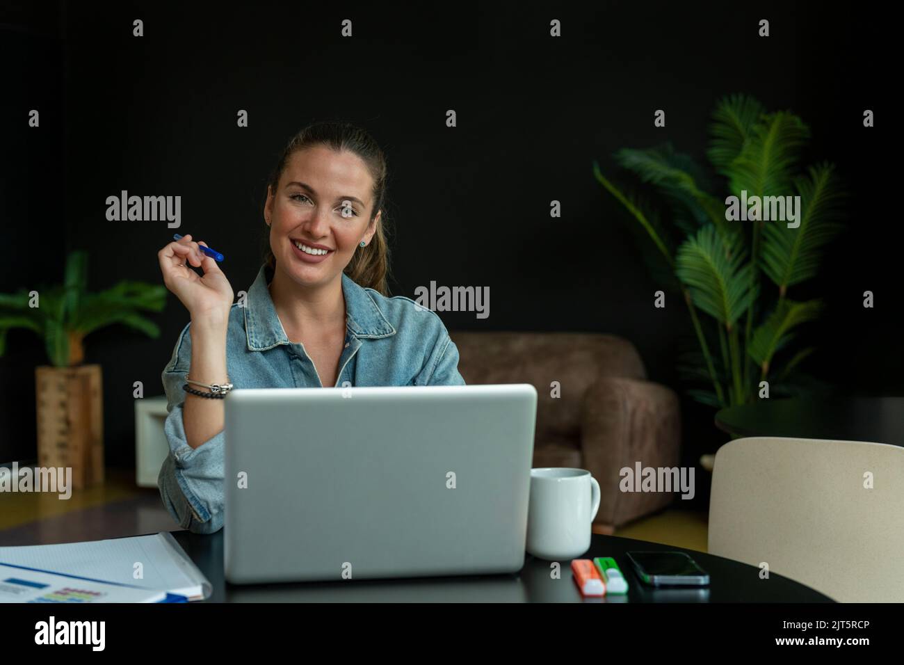 Female laptop cool hi-res stock photography and images - Alamy