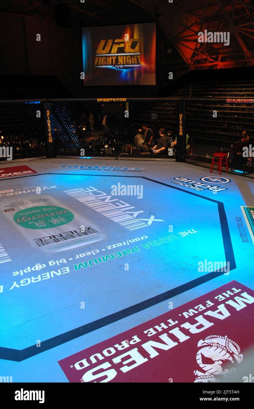Ufc octagon hi-res stock photography and images - Alamy