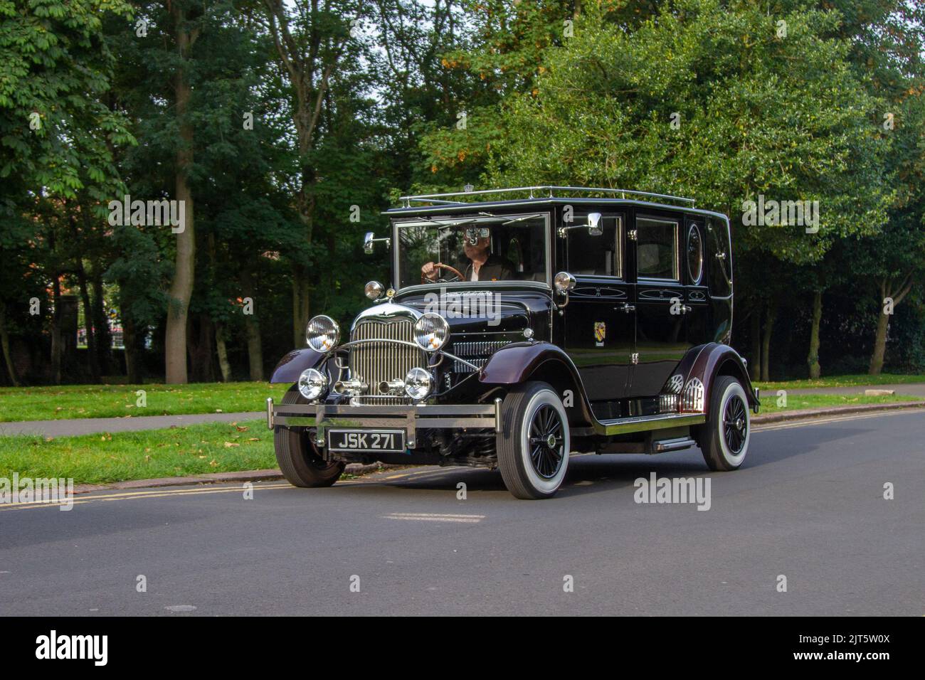 1999 Imperial Hearse TX1 Silver black arriving at The annual Stanley ...