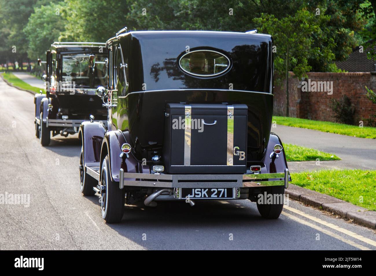 1999 Imperial Hearse TX1 Silver black arriving at The annual Stanley ...