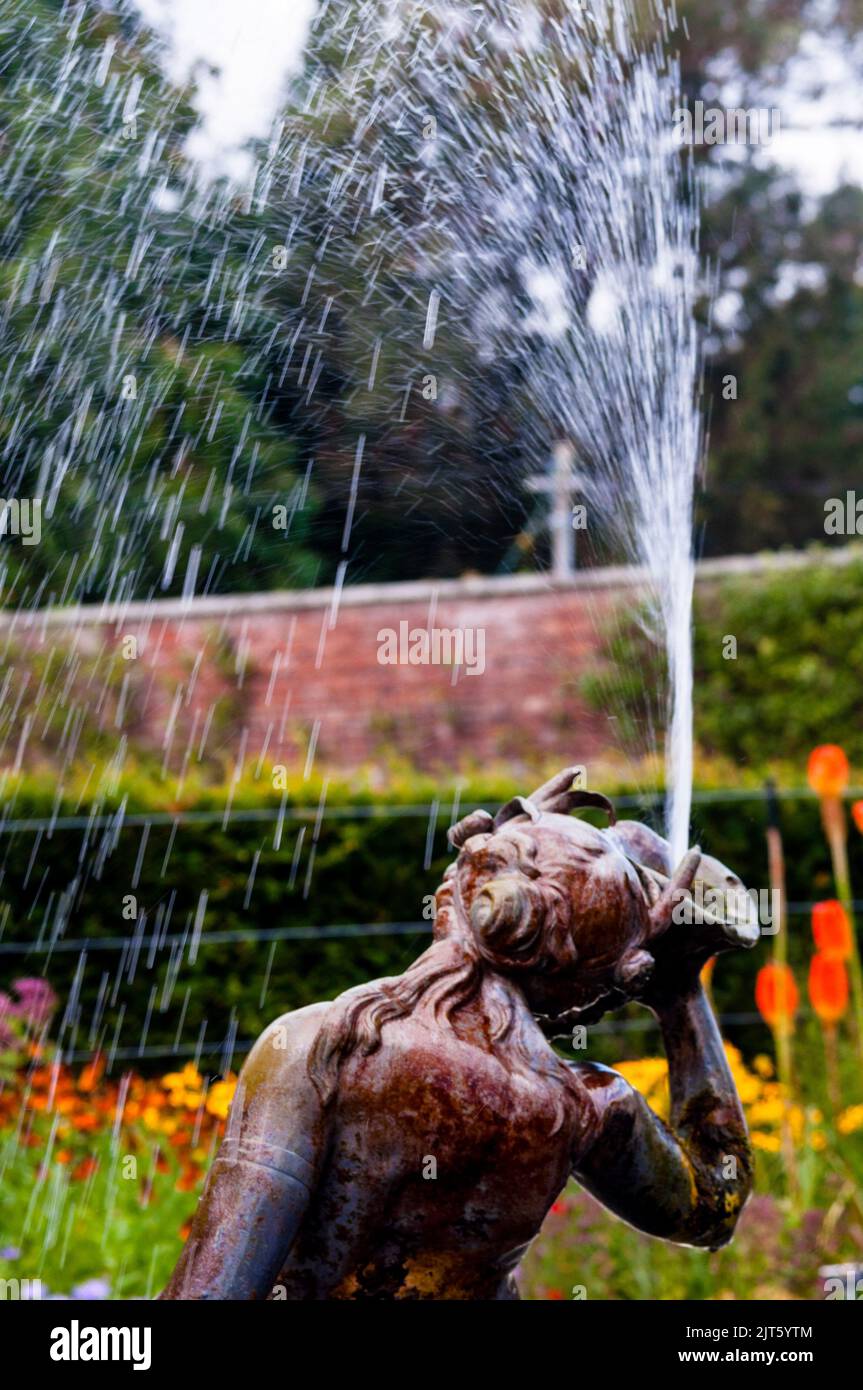 Mermaid water feature hi-res stock photography and images - Alamy