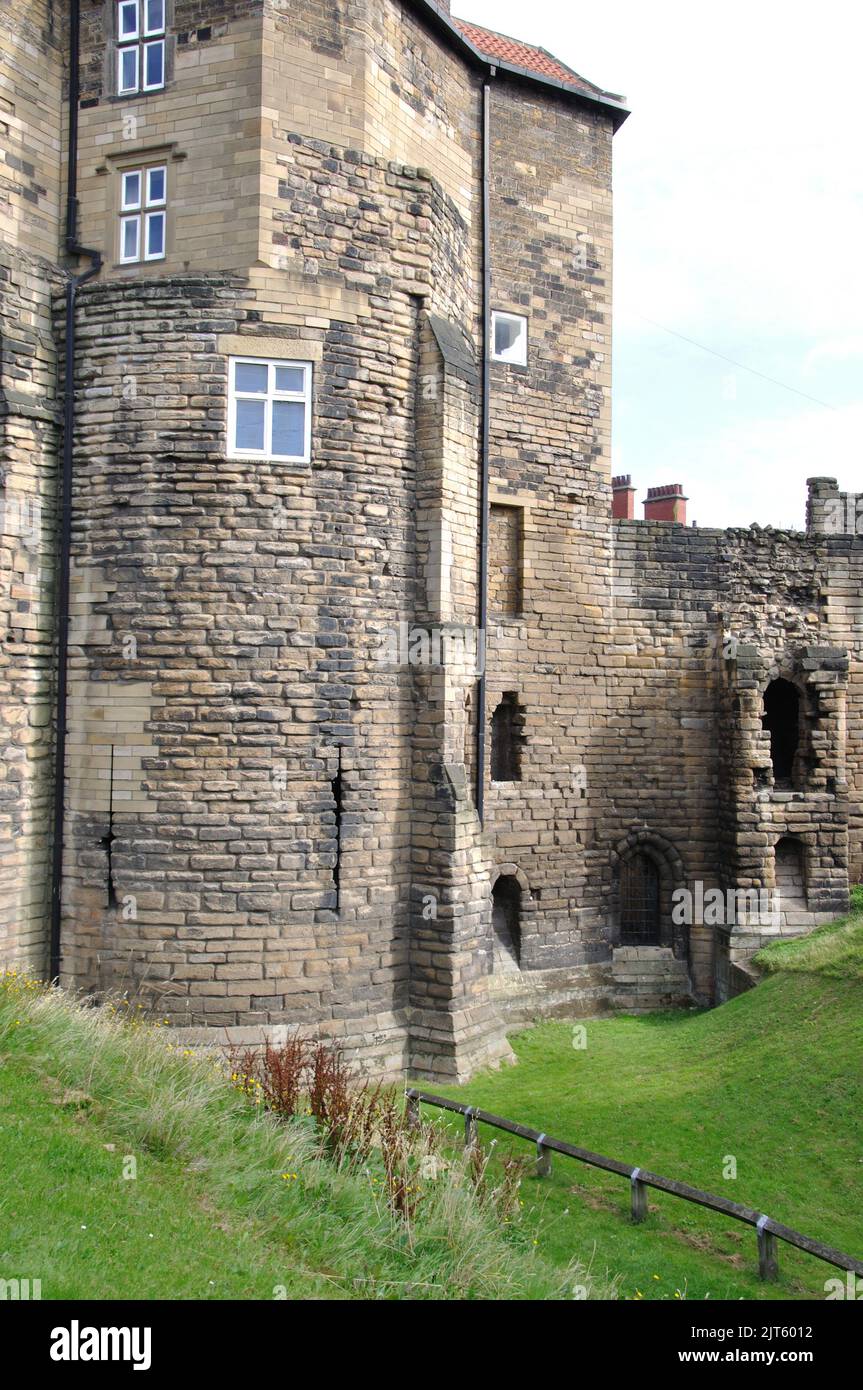Keep and gate of the castle hi-res stock photography and images - Alamy