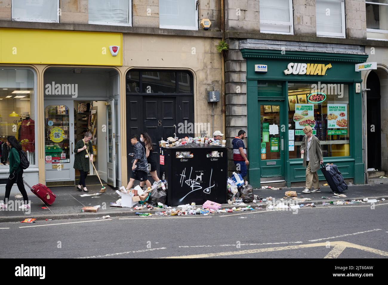Edinburgh Scotland, UK 28 August 2022. Bins overflow with litter in the ...