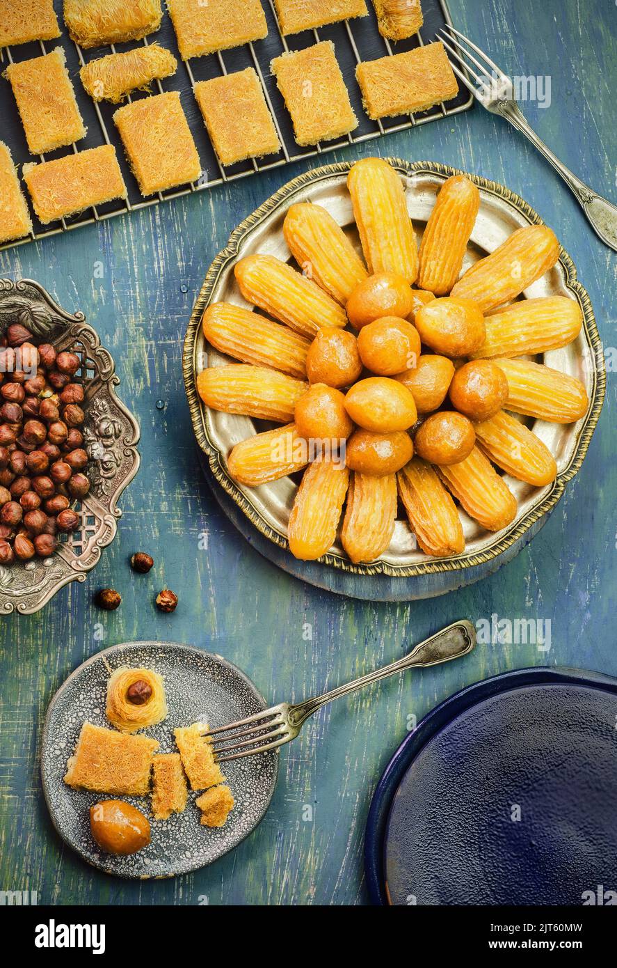 Kunafa fingers hi-res stock photography and images - Alamy