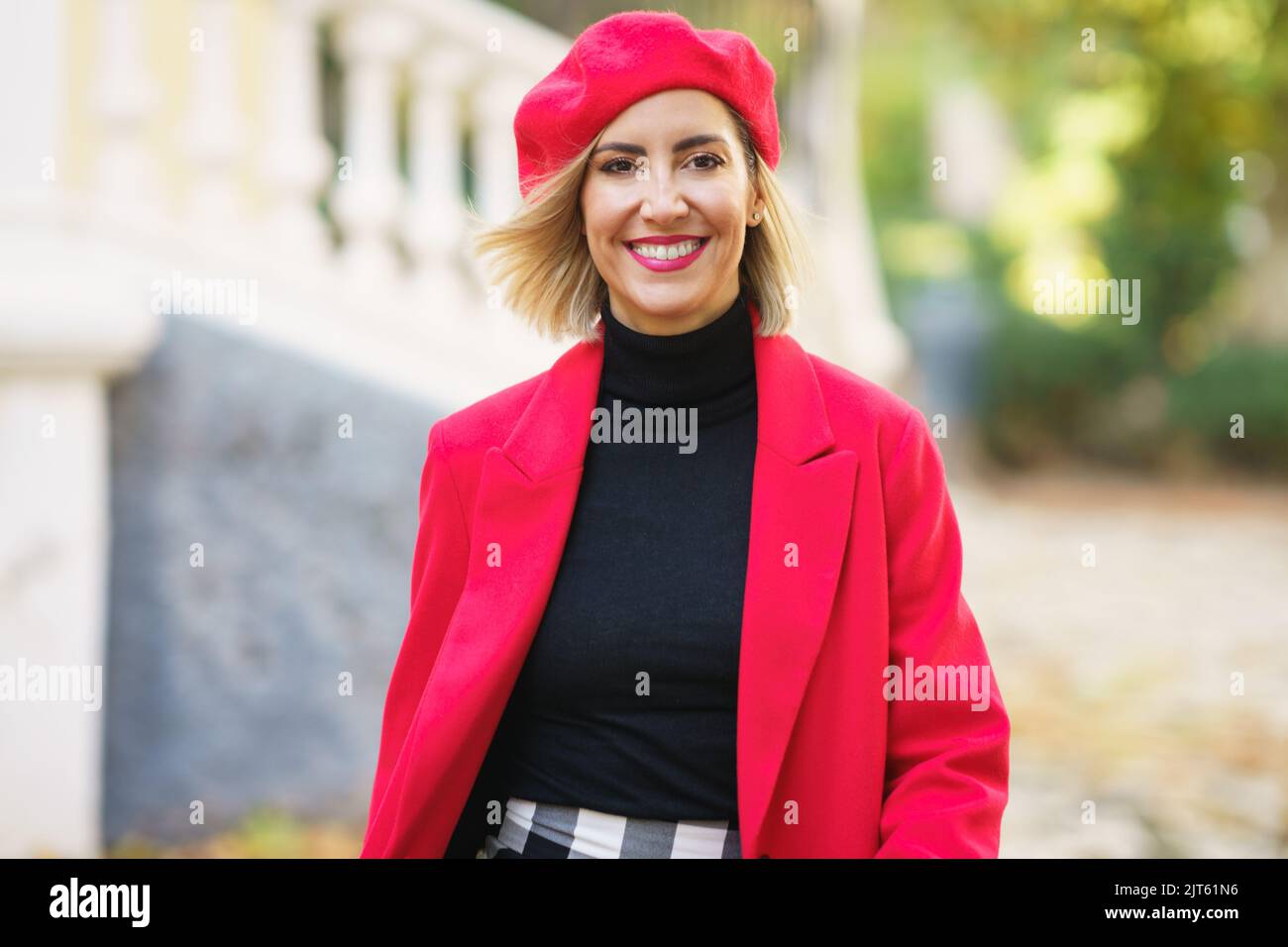 Woman with beret hi-res stock photography and images - Alamy