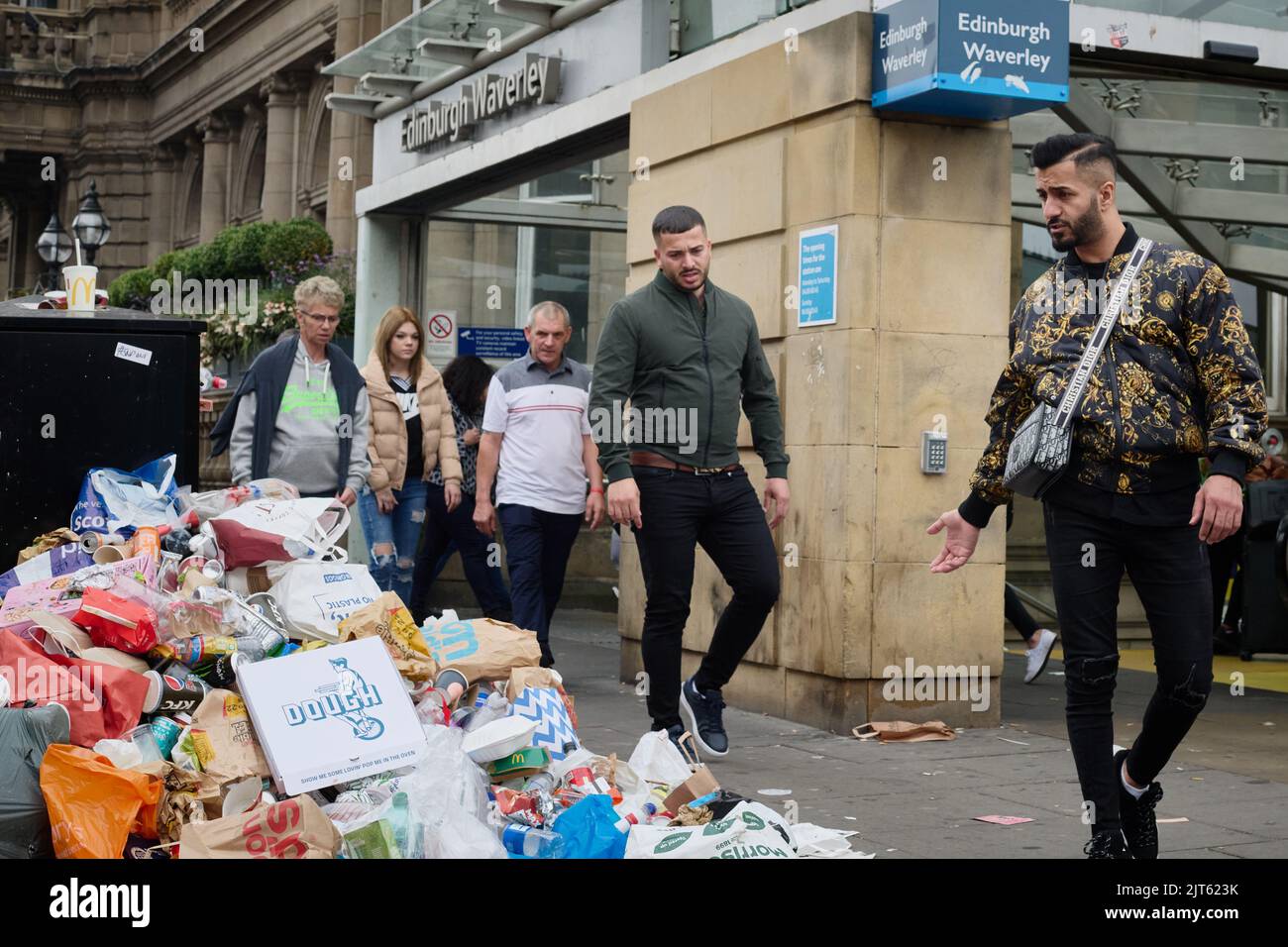 Edinburgh Scotland, UK 28 August 2022. Bins overflow with litter in the ...