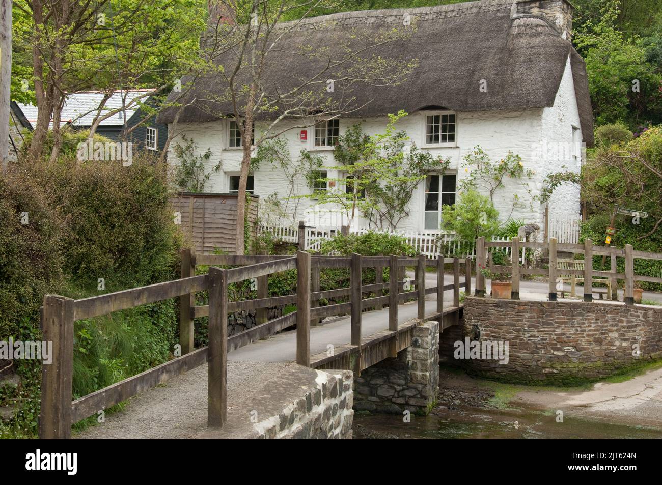 Bridge and Thatched Cottage, Helford, The Lizard, Cornwall, UK Stock ...