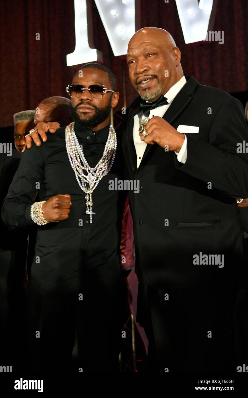 Las Vegas, NV, USA. 27th Aug, 2022. Floyd Mayweather & Ray Mercer at ...