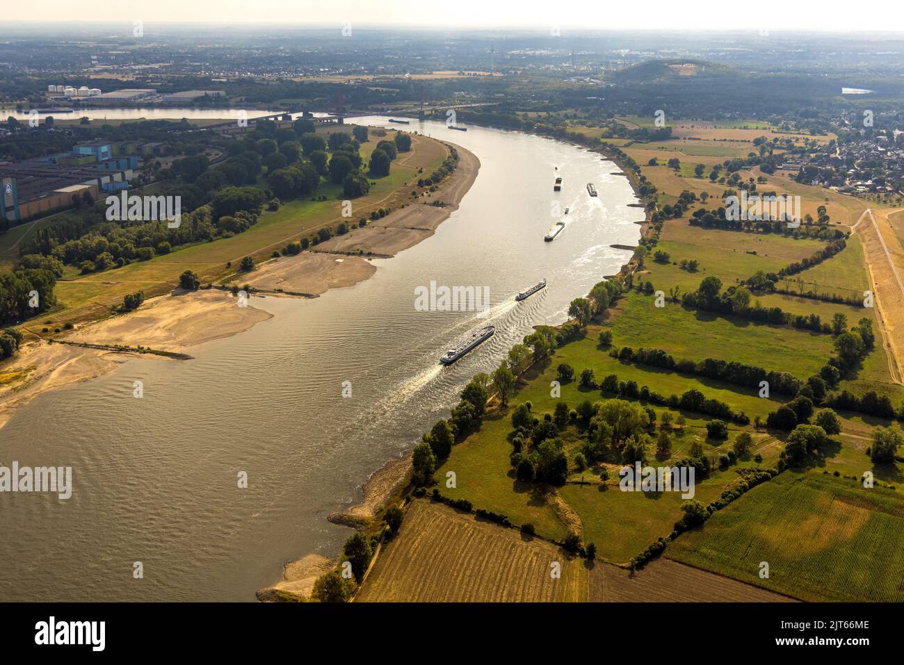 Aerial view, low water of the Rhine between Baerl and Beeckerwerth near ...