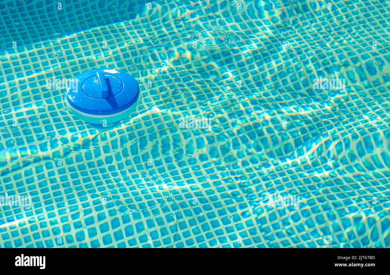 Plastic Made Floating Outdoor Swimming Pool Chemical Chlorine Dispenser ...