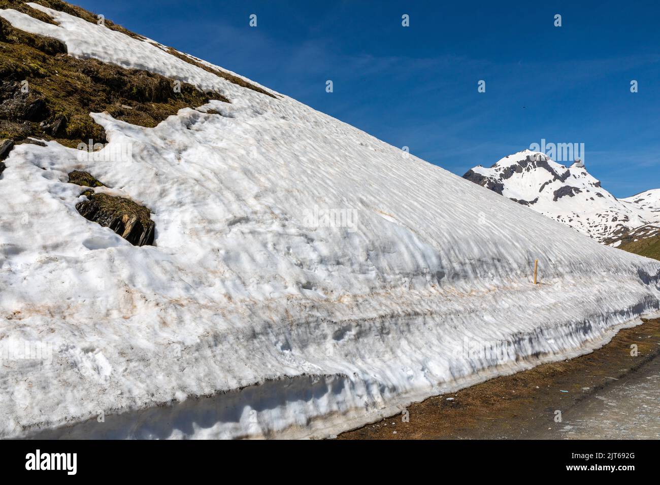 Thin snowpack hi-res stock photography and images - Alamy