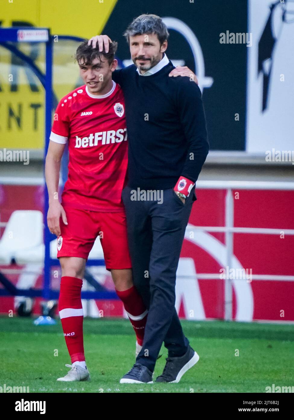 GENT, BELGIUM - AUGUST 28: Samuel Vines of Royal Antwerp FC and Coach ...