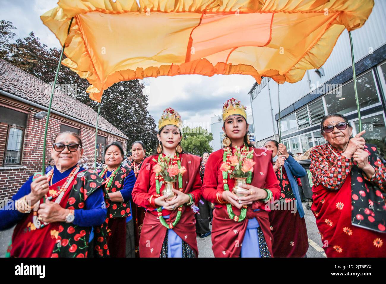 Sunbury-on-Thames, Surrey, UK. 28th Aug, 2022. Kempton Park racehorse ...