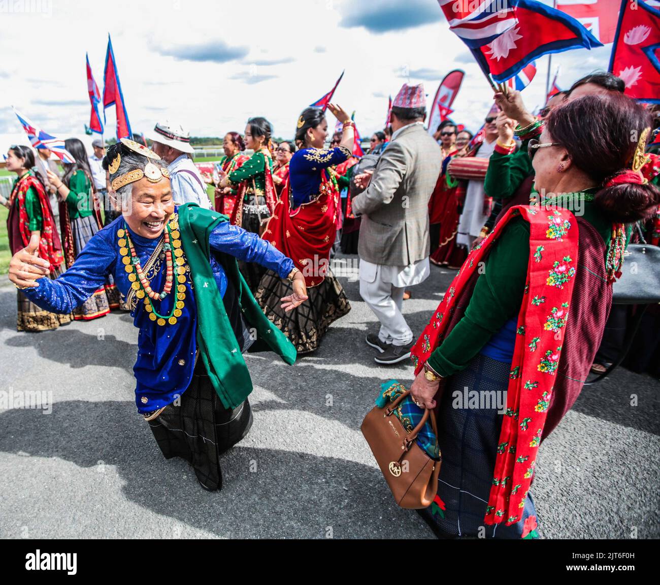 Sunbury-on-Thames, Surrey, UK. 28th Aug, 2022. Kempton Park racehorse ...