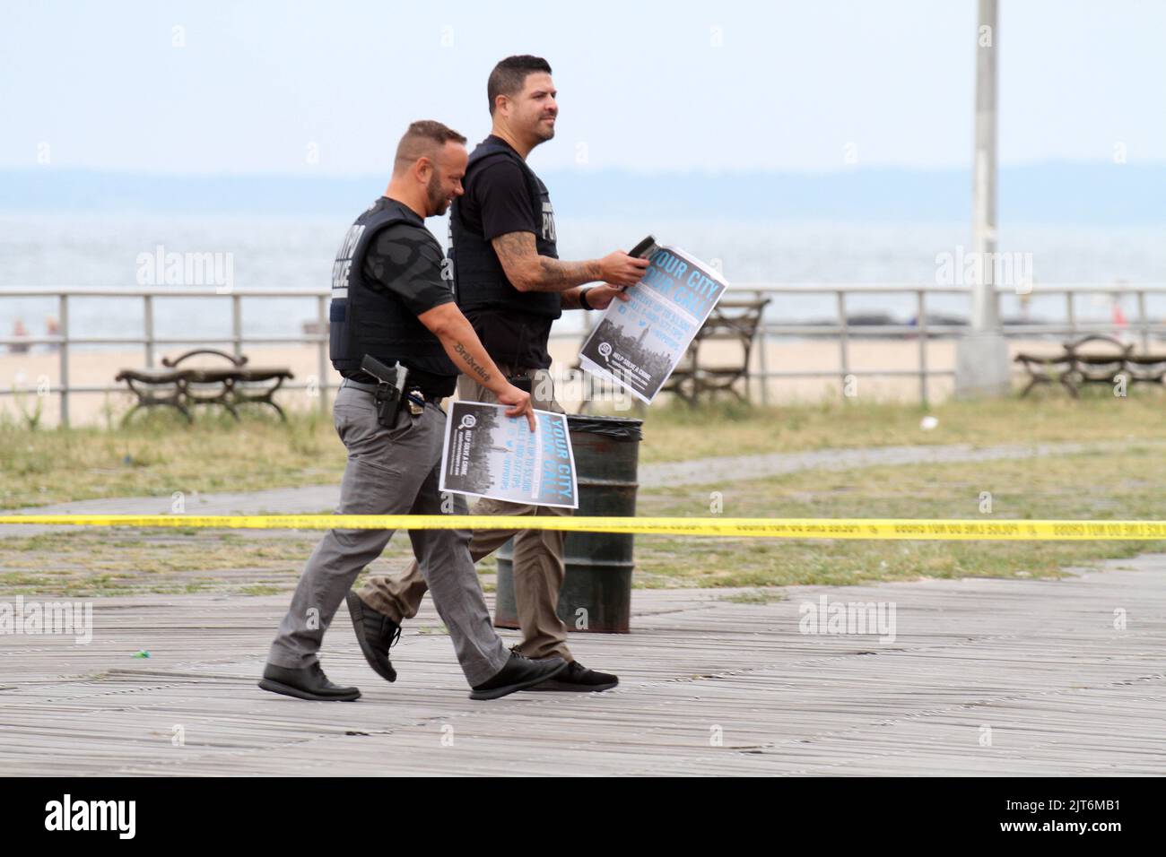 Gunshot wound leg hi-res stock photography and images - Alamy